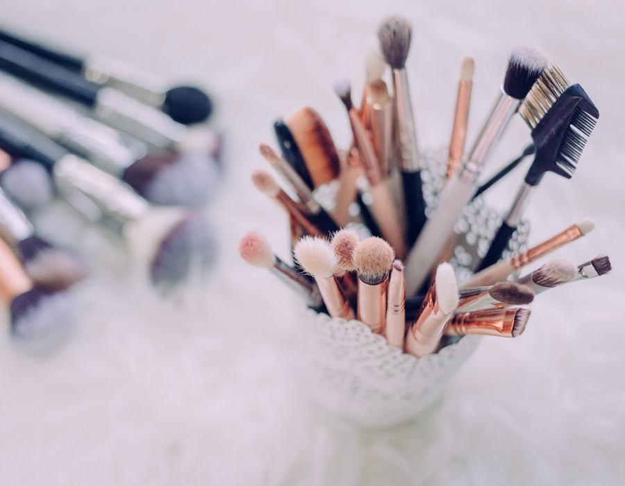 Be careful with dirty makeup brushes! | Notorious-mag