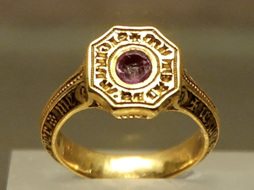 The history of signet rings & how to wear them | Notorious-mag
