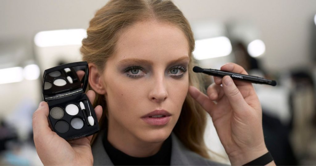 How to recreate the Frosted Eye Makeup from Chanel AW 23-24 | Notorious-mag