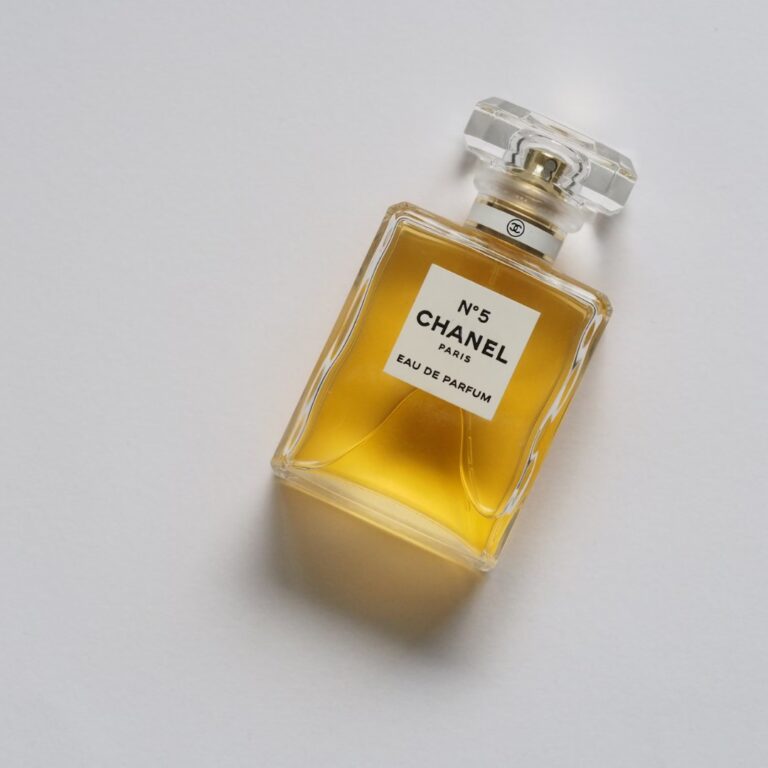 From Catherine Deneuve to Margot Robbie: All the Faces of Chanel N°5 ...